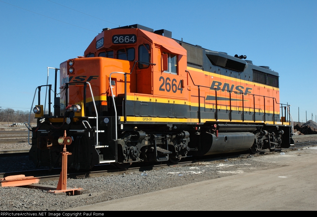 BNSF 2664, EMD GP39-3R, ex ATSF